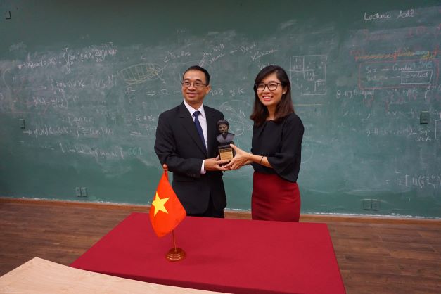 Quỹ Lương Văn Can ký hợp tác với Viện John von Neumann : LVC_Fund